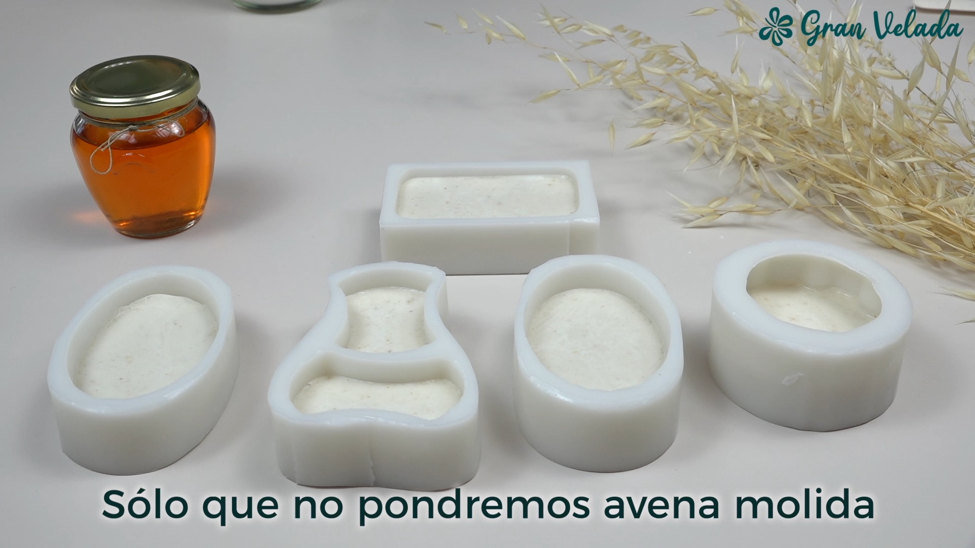 Jabon de masaje con extractos naturales y semillas de chia.
